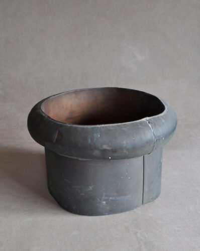 BLACK METAL POT | t a t a m i | Contemporary Antiques from Japan
